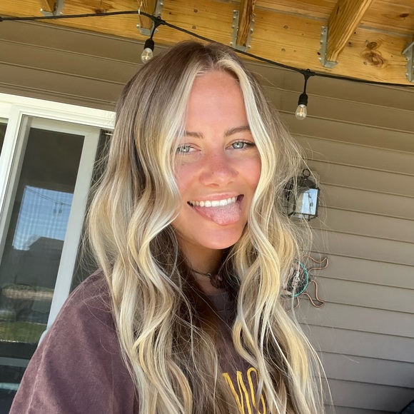 Layne's Closet (@laynecornerx) | Poshmark